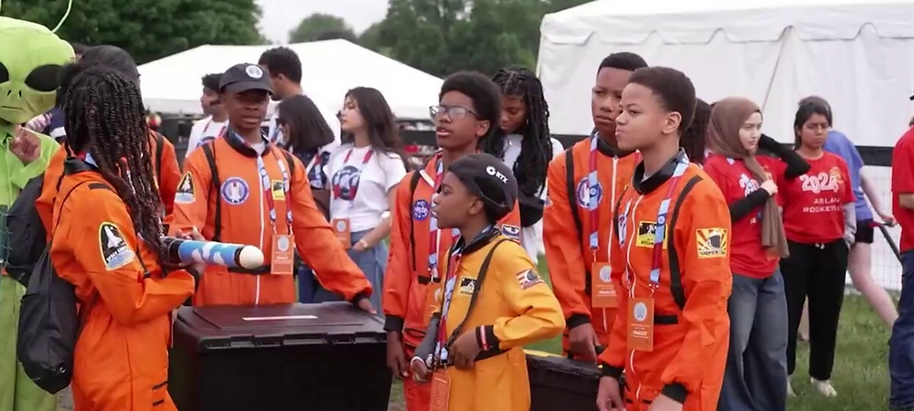 Rocket Building Team for Young Immigrants