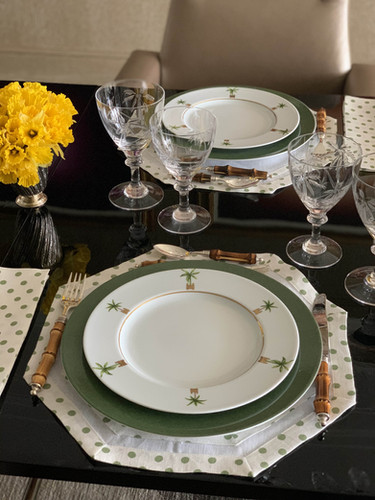 Plumario Presentation Plate | Everyday Elegance