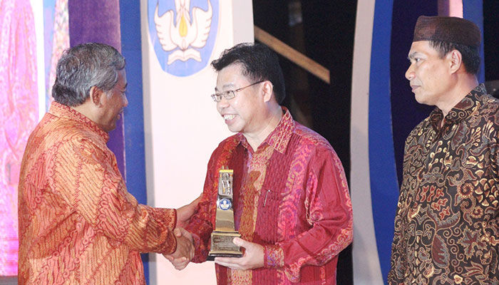 Anugerah Peduli Pendidikan 2014: Apresiasi YPSIM dari Kementerian ...