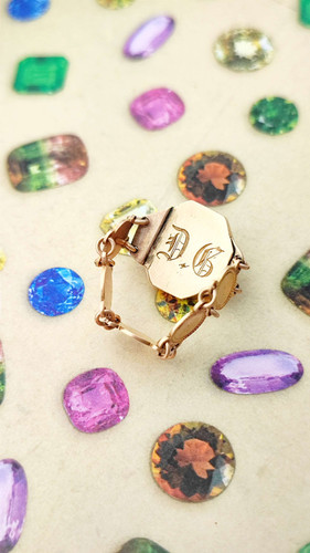 Antique 9ct chain link mourning ring | TOVS