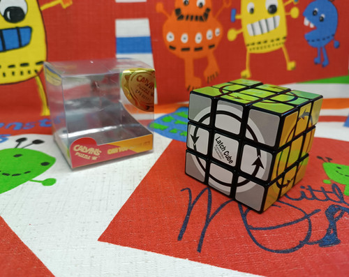 Calvin's Latch Cube base negra | brickcubes