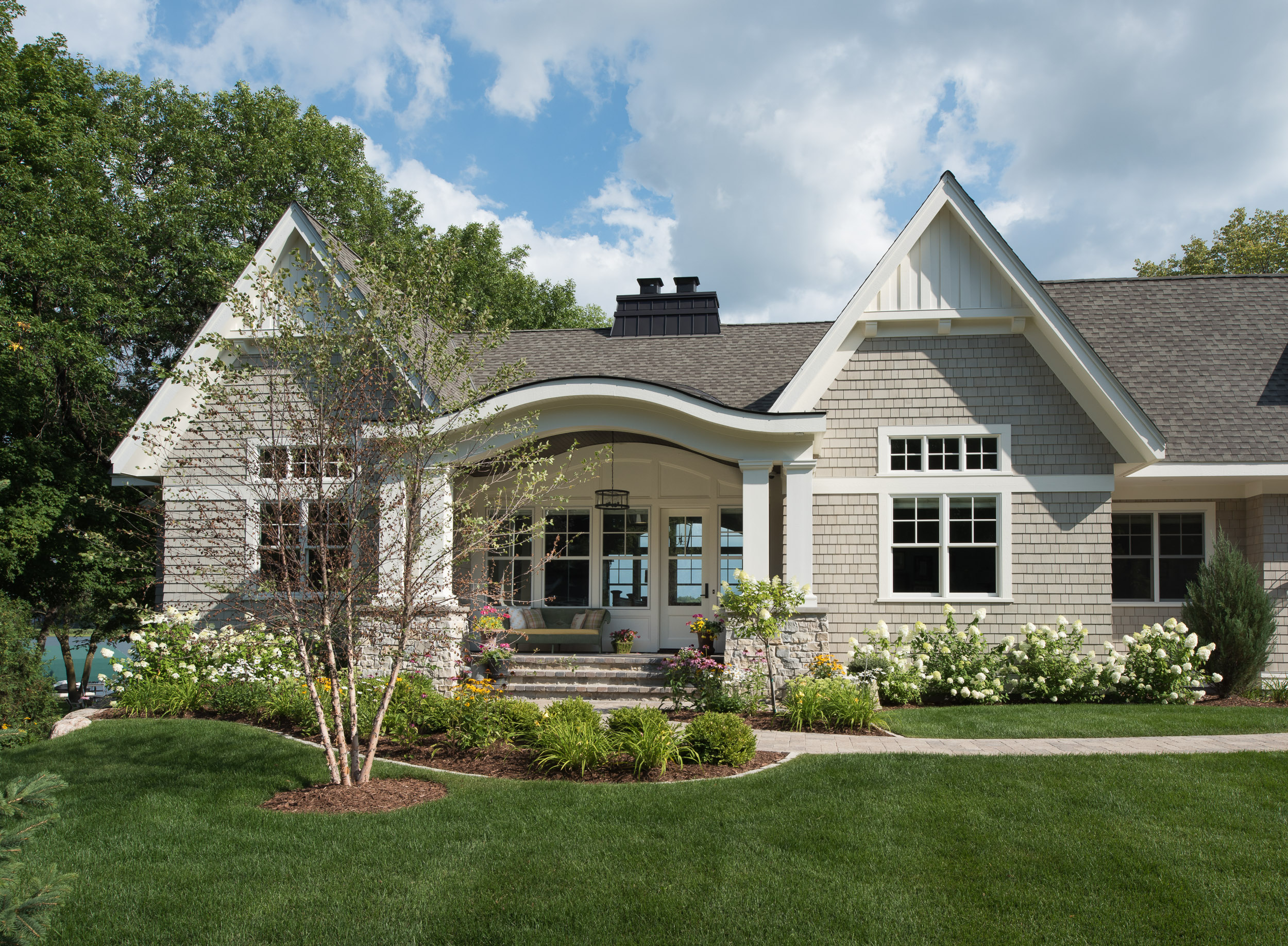 A fresh lake cottage design