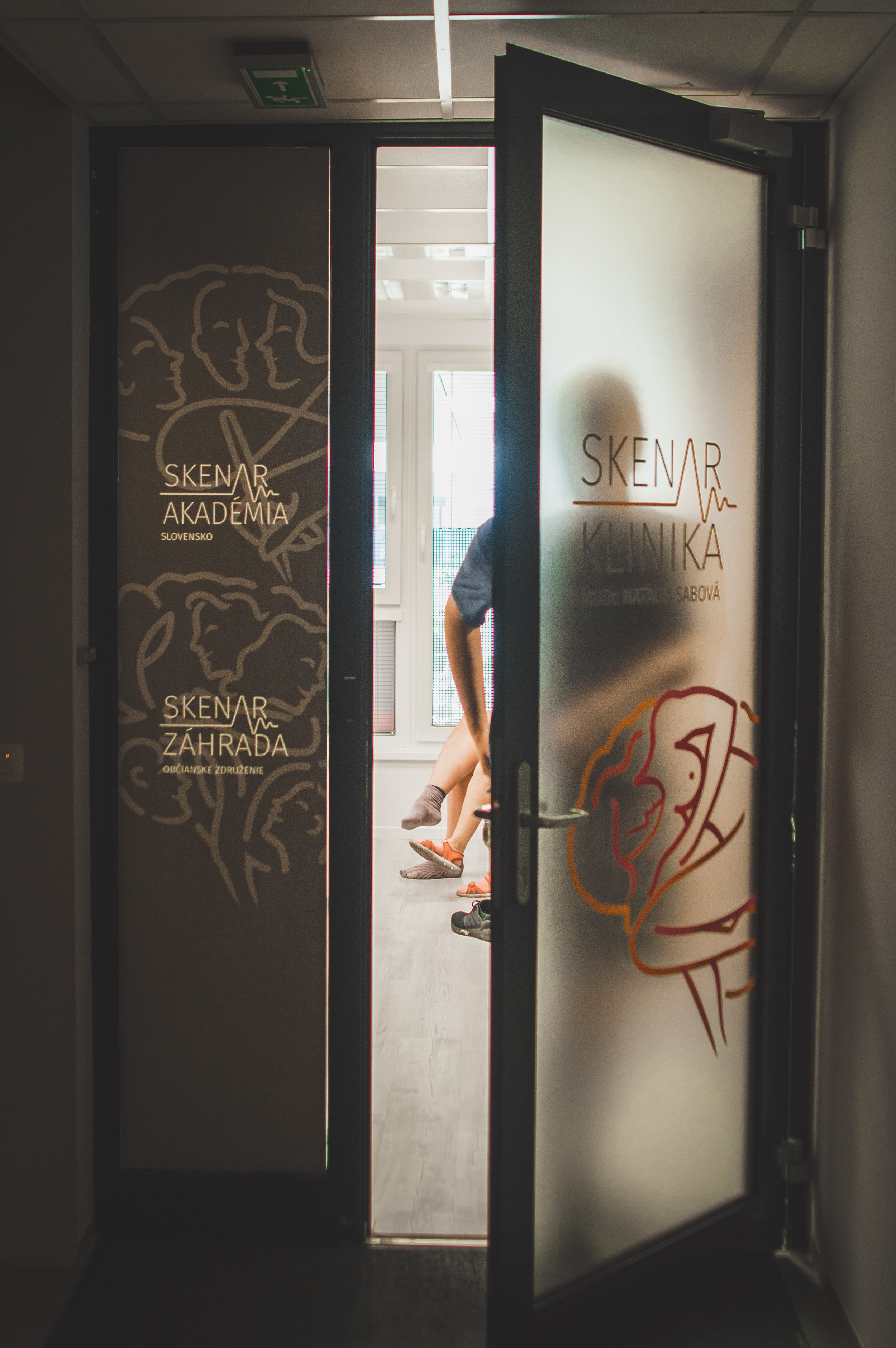 Kontakt | Skenar klinika