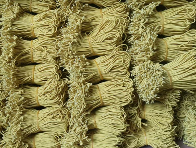 Elastic string knotting machine