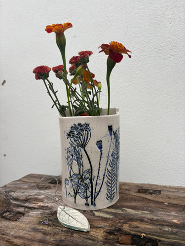 Small rustic vase (Rsm6) | website-1