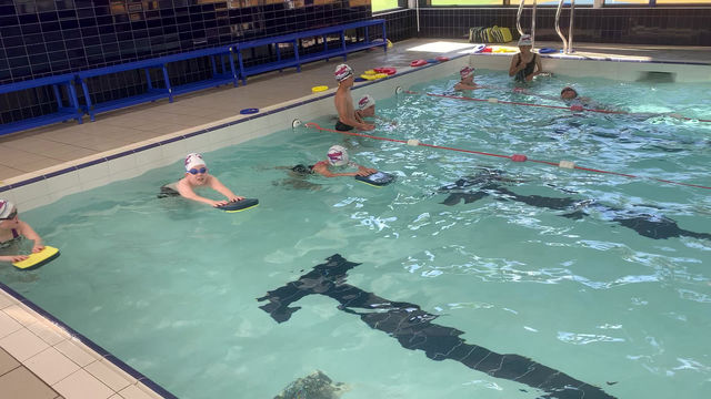Y6: Practising front crawl technique!