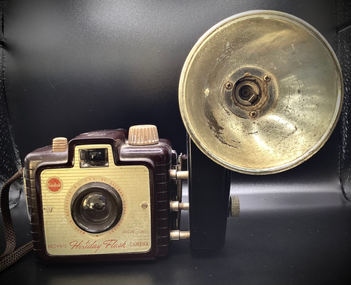 Vintage 1950’s Kodak ‘Holiday Flash’ Camera | Memorabilia Shack