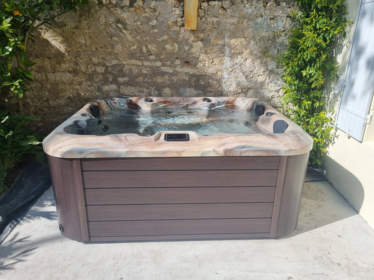 Maple Spas Exclusive Finishes: Where Luxury Meets Personal Style