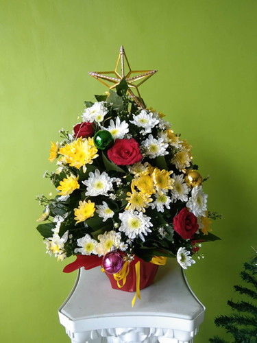 Red Christmas Tree | Flower Express Ph1799.58 https://static.wixstatic ...