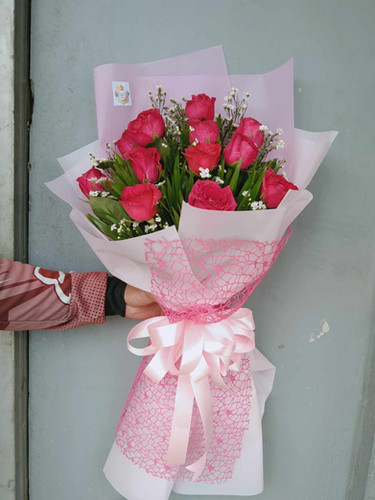 Shop 12 Fuchsia Pink Roses Bouquet - Flower Express Philippines ...