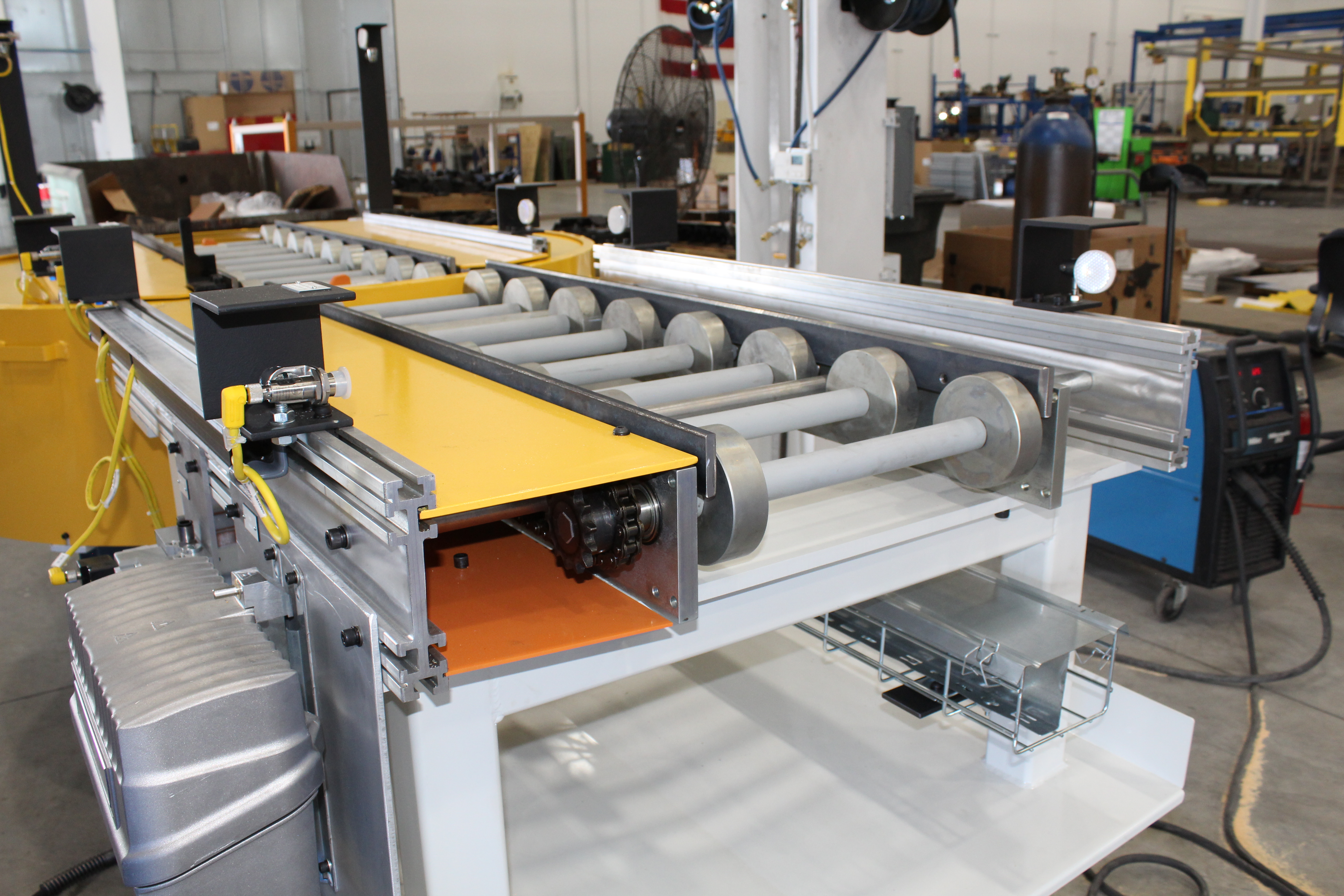 Henshaw Powered Zone Roller Conveyor Product Photos