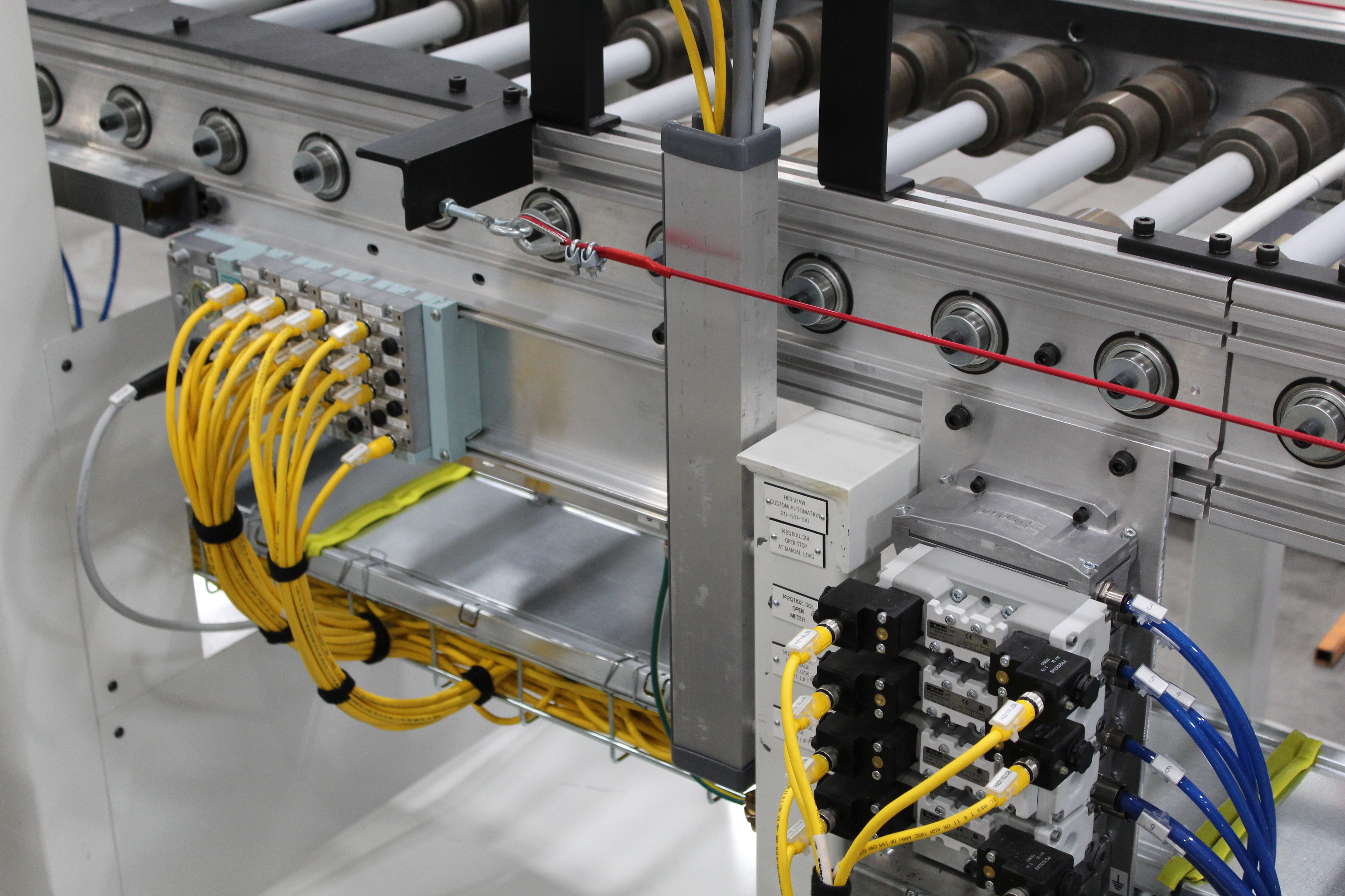 Henshaw Powered Zone Roller Conveyor Product Photos