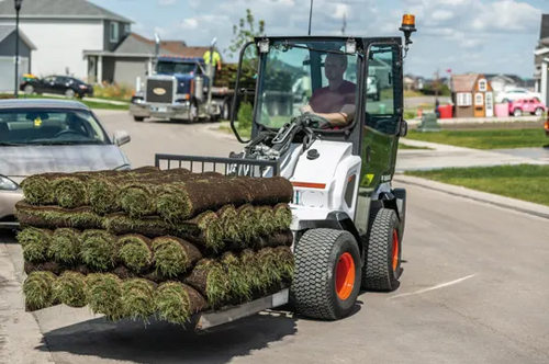 Rent - L28 Small Articulated Loader - 24.8 hp - Weight: 4195 lbs ...