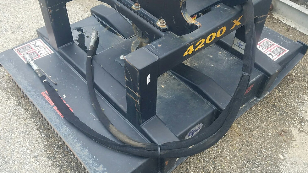 4200 x Wolf Brush Cutter | ClevesToolRental