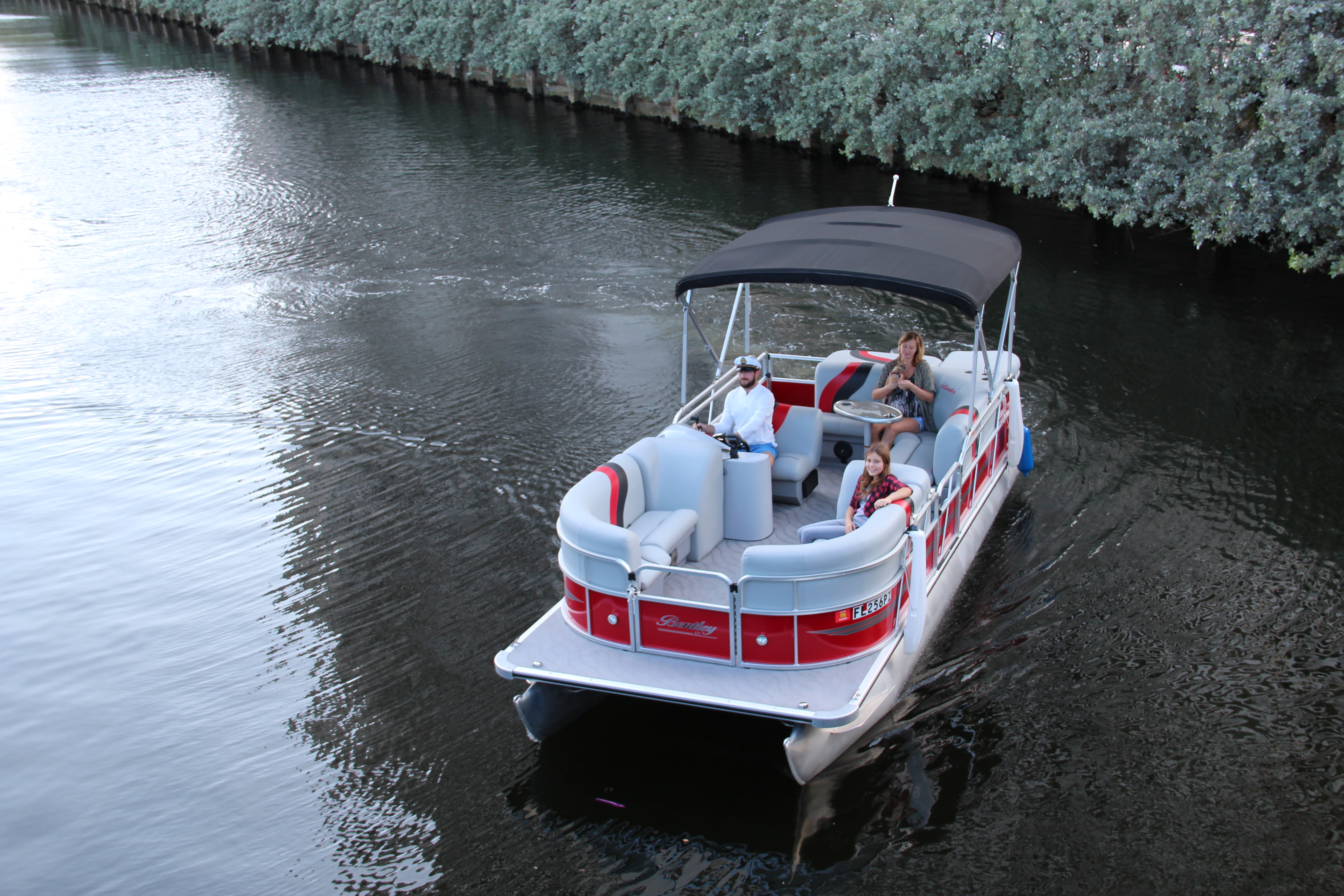 photo boat miami, pontoon, rent a boat miami, hallandale, hollywood