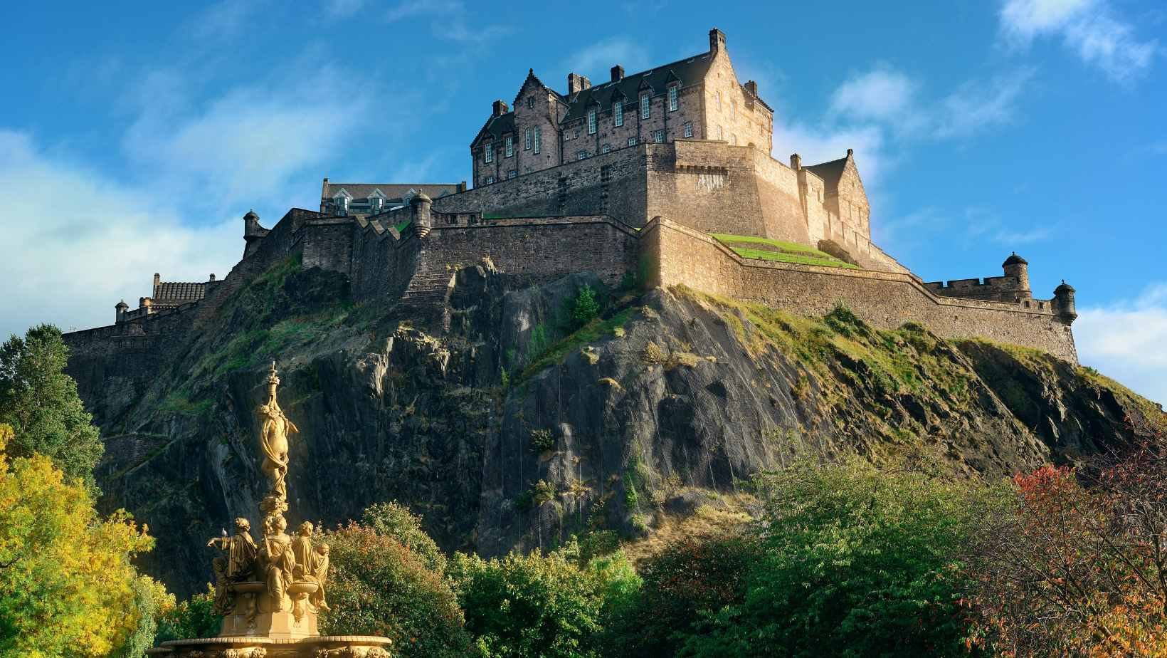 Edinburgh: Scavenger Hunt & Self-Guided Tour