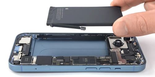 iPhone 14 Plus Battery Replacement | fixology