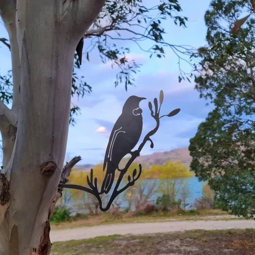 Tūī Feeding Tree Spike | The Metal Effect
