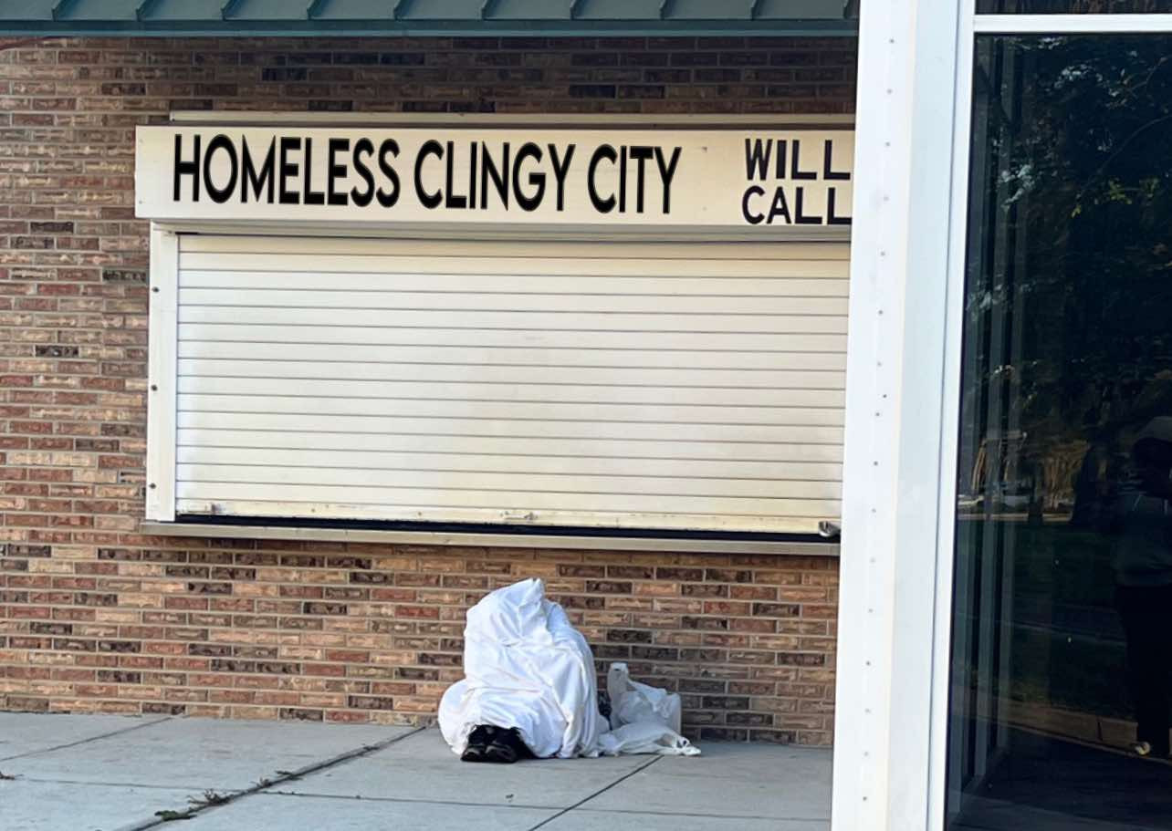 Homeless Clingy the Towers | ꩜ Beau Lizard