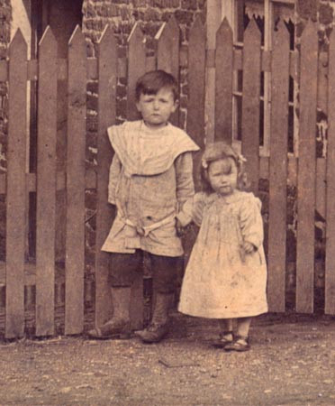 Eric and Winifred Walker, 1908 - close up of IB043 | EHRG