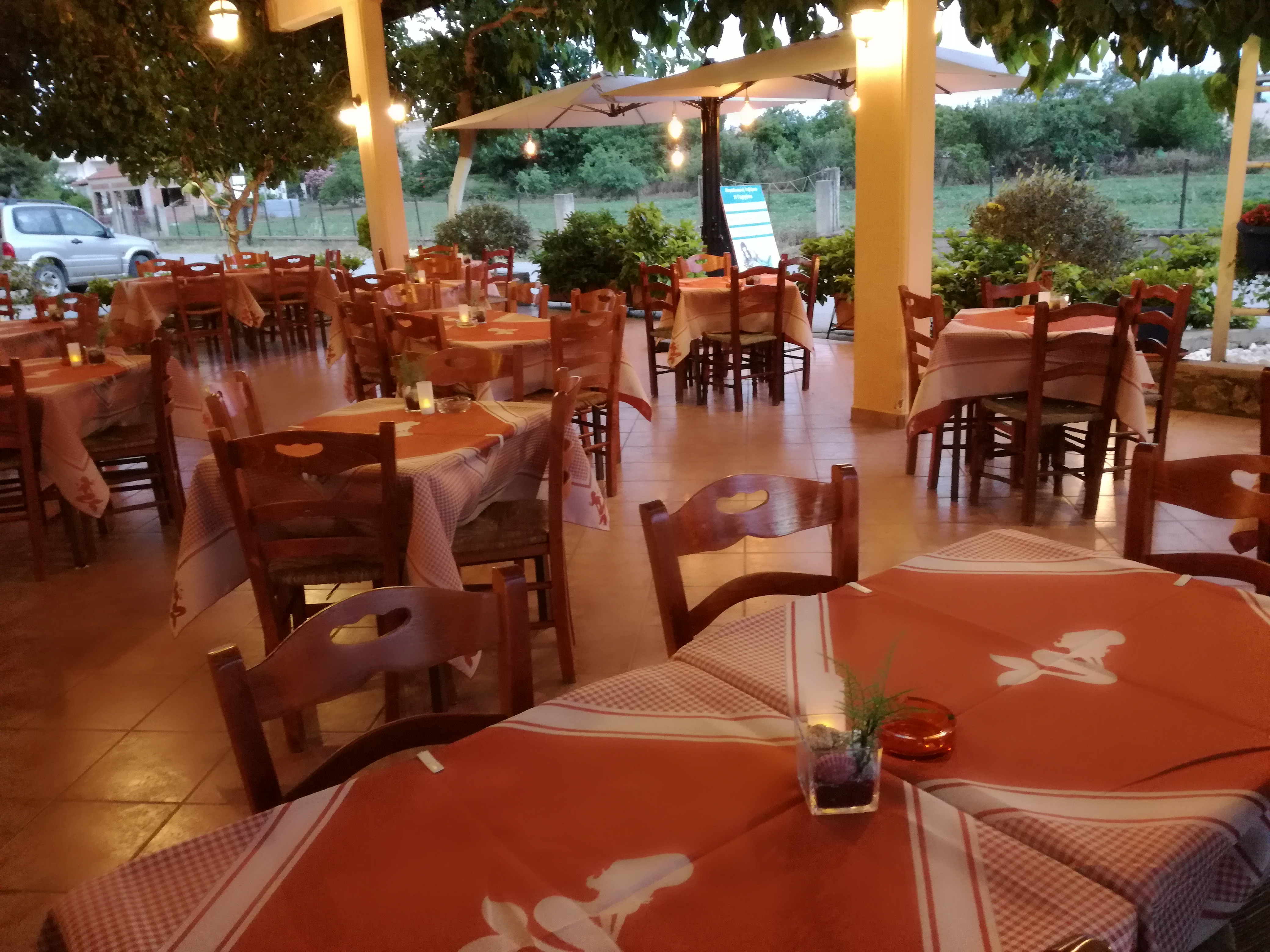 Η ΓΟΡΓΟΝΑ | ΠΑΡΑΔΟΣΙΑΚΗ ΤΑΒΕΡΝΑ | ΕΝΟΙΚΙΑΖΟΜΕΝΑ ΔΩΜΑΤΙΑ
