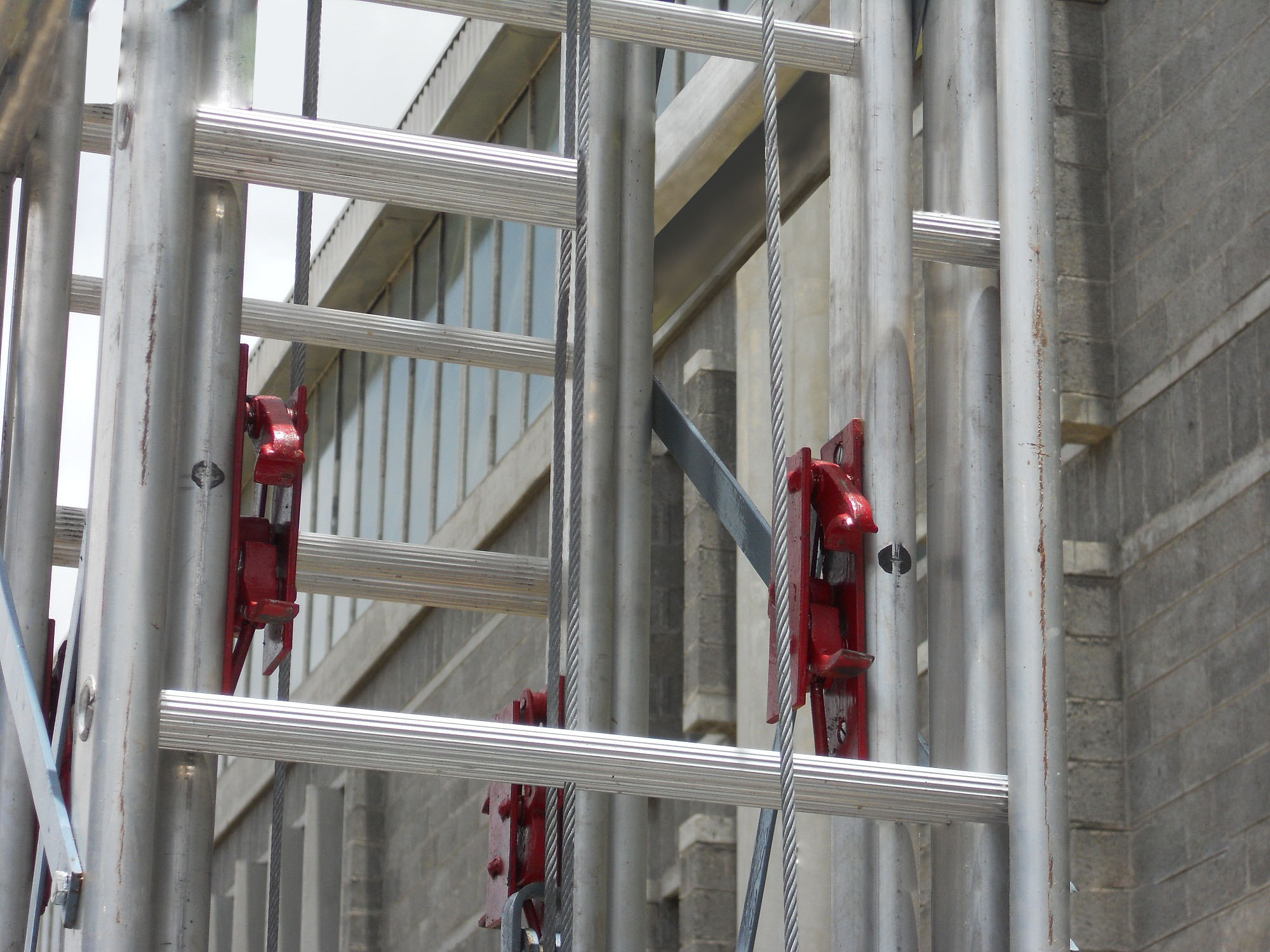 TACKLERS | LADDERS FOR INDUSTRIAL&DOMESTIC USE | TELESCOPIC&TTL LADDER