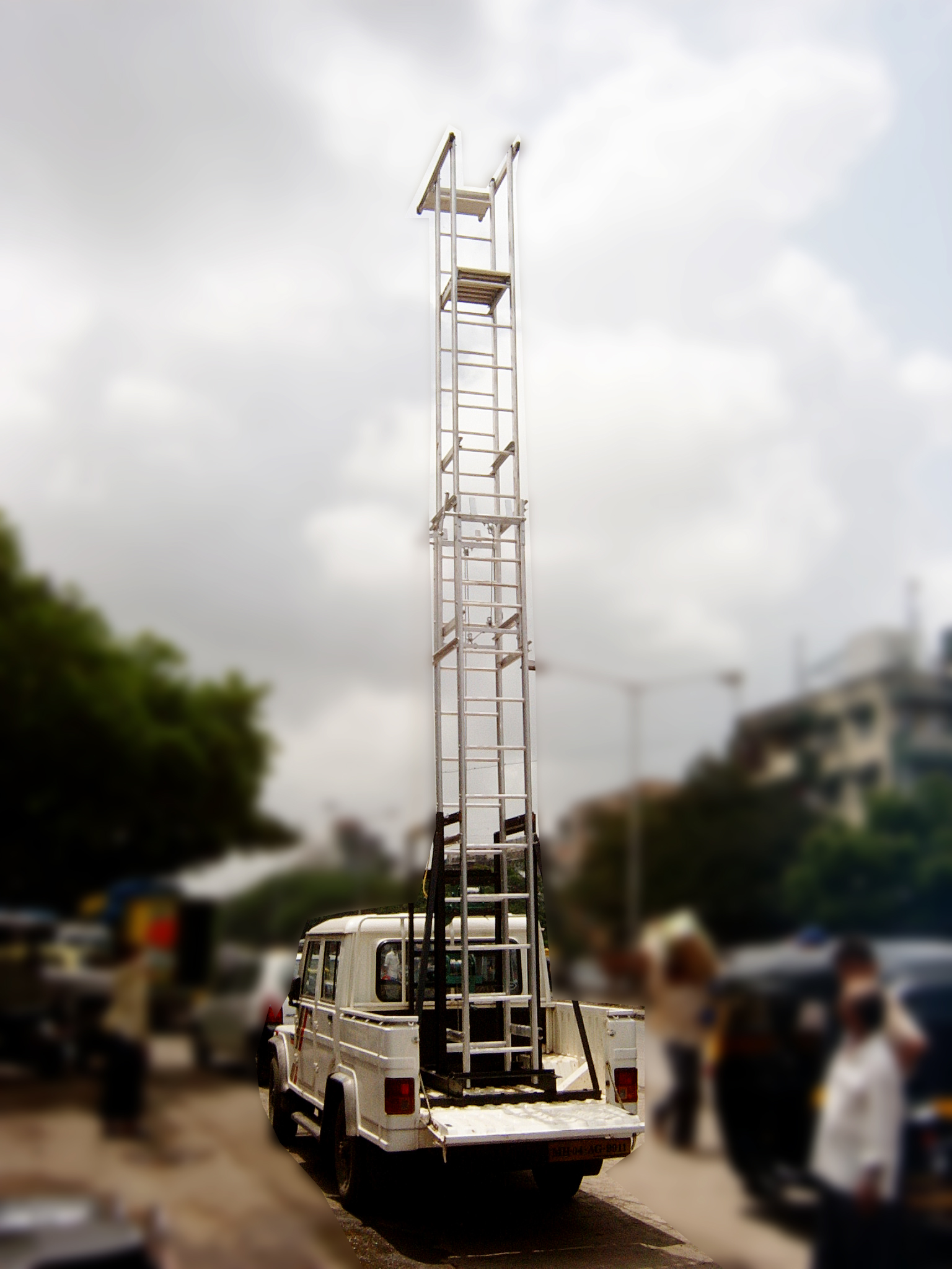 TACKLERS | LADDERS FOR INDUSTRIAL&DOMESTIC USE | TELESCOPIC&TTL LADDER