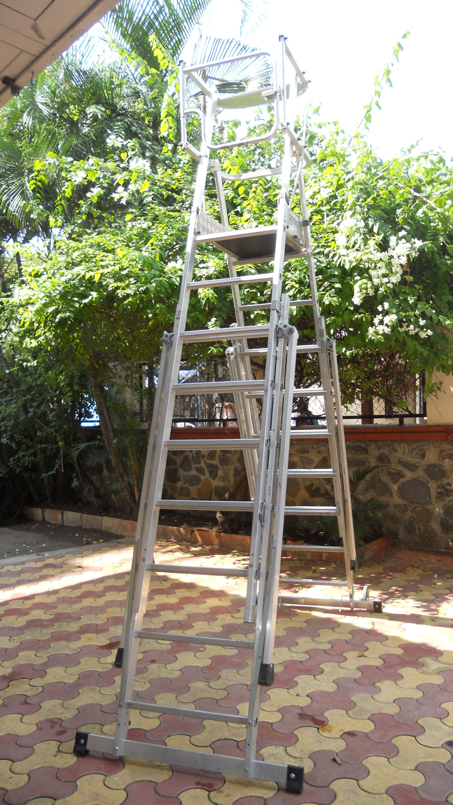 TACKLERS | LADDERS FOR INDUSTRIAL&DOMESTIC USE | TELEGUARD LADDER