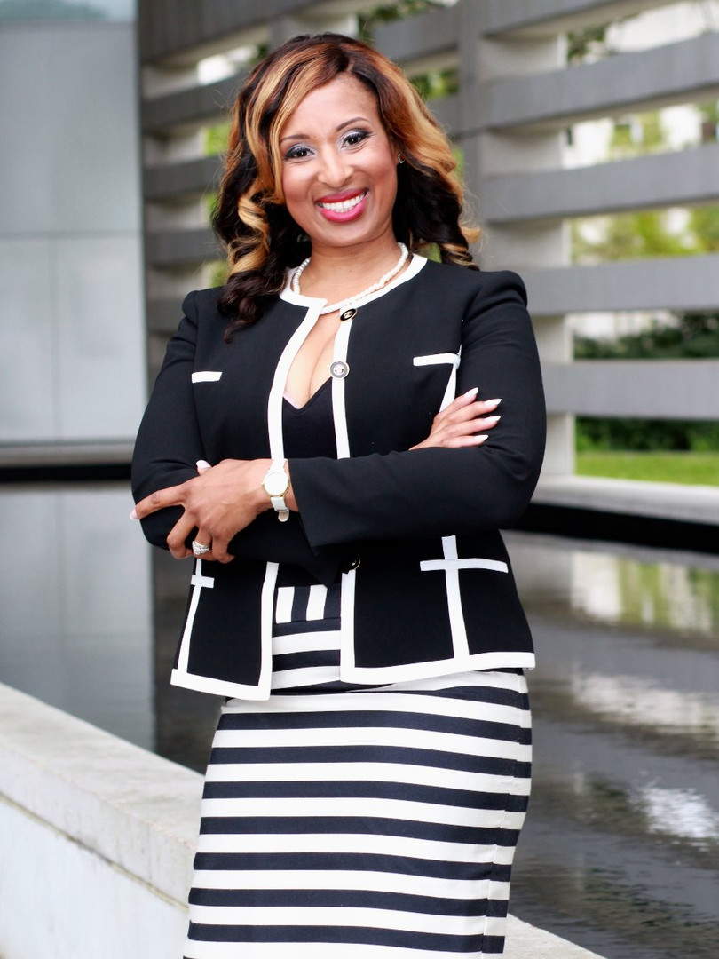 ABOUT | Sherie Thomas