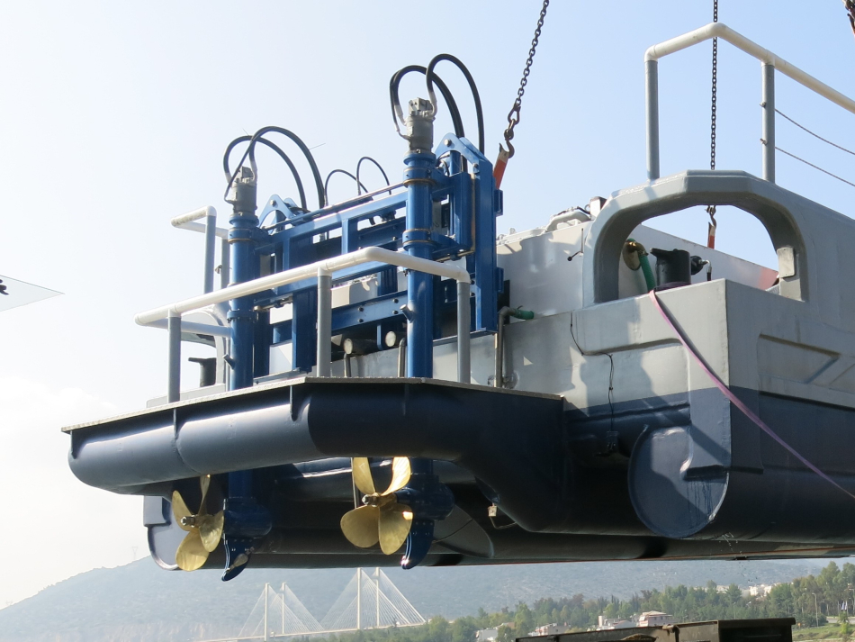 HYDRAULIC RUDDER PROPELLERS