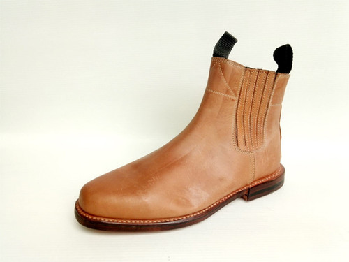 Botas Portuguesas com elásticos e salto prateleira, feitas para durar ...