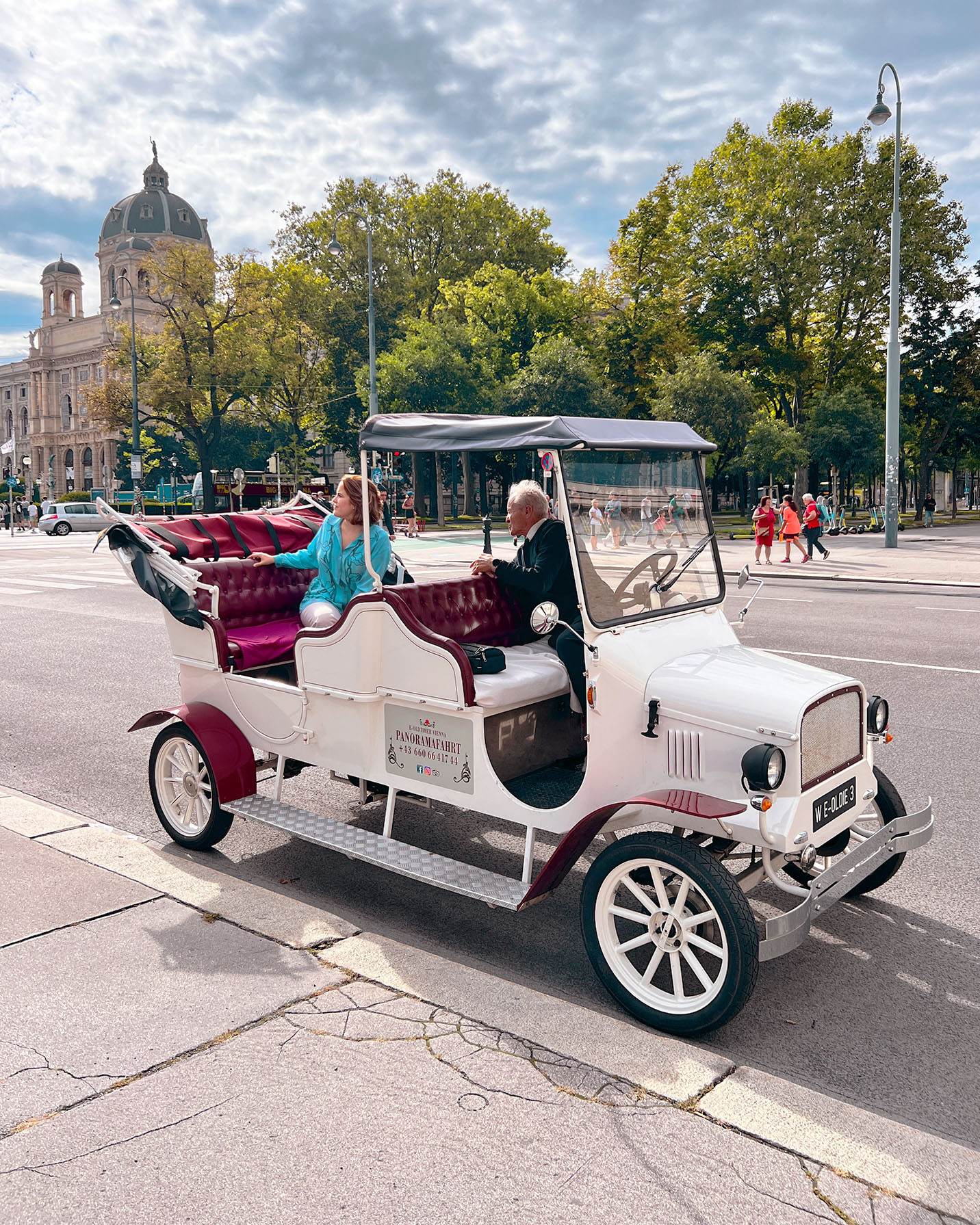ELECTRIC OLDTIMER TOUR