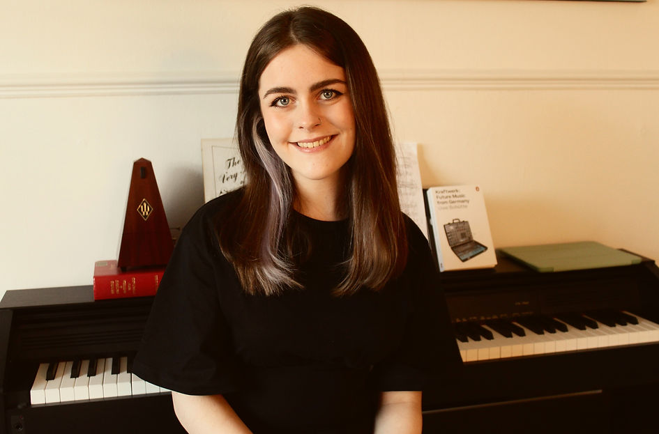 ABOUT | Charlotte Devlin