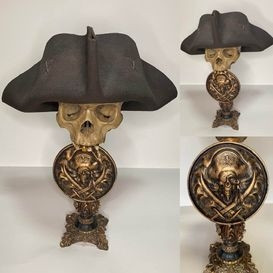 POTC Ride Medallion Skull Stand | Captain Jack