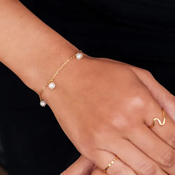 How to Show Off Your Bracelet with Simple Rings That Make It Stand Out