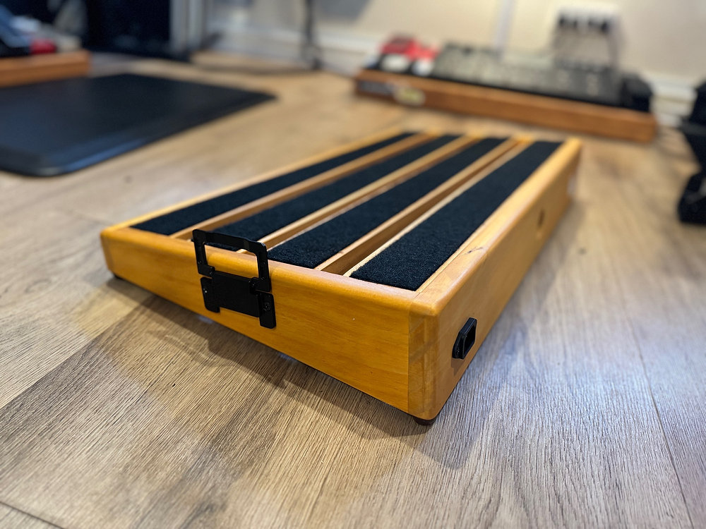 The Benefits of Timber Guitar Pedalboards Over Metal and Plastic ...