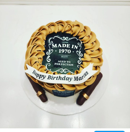 Mini Cake The Man The Myth The Legend with edible cigars | Cindyrella Cakes