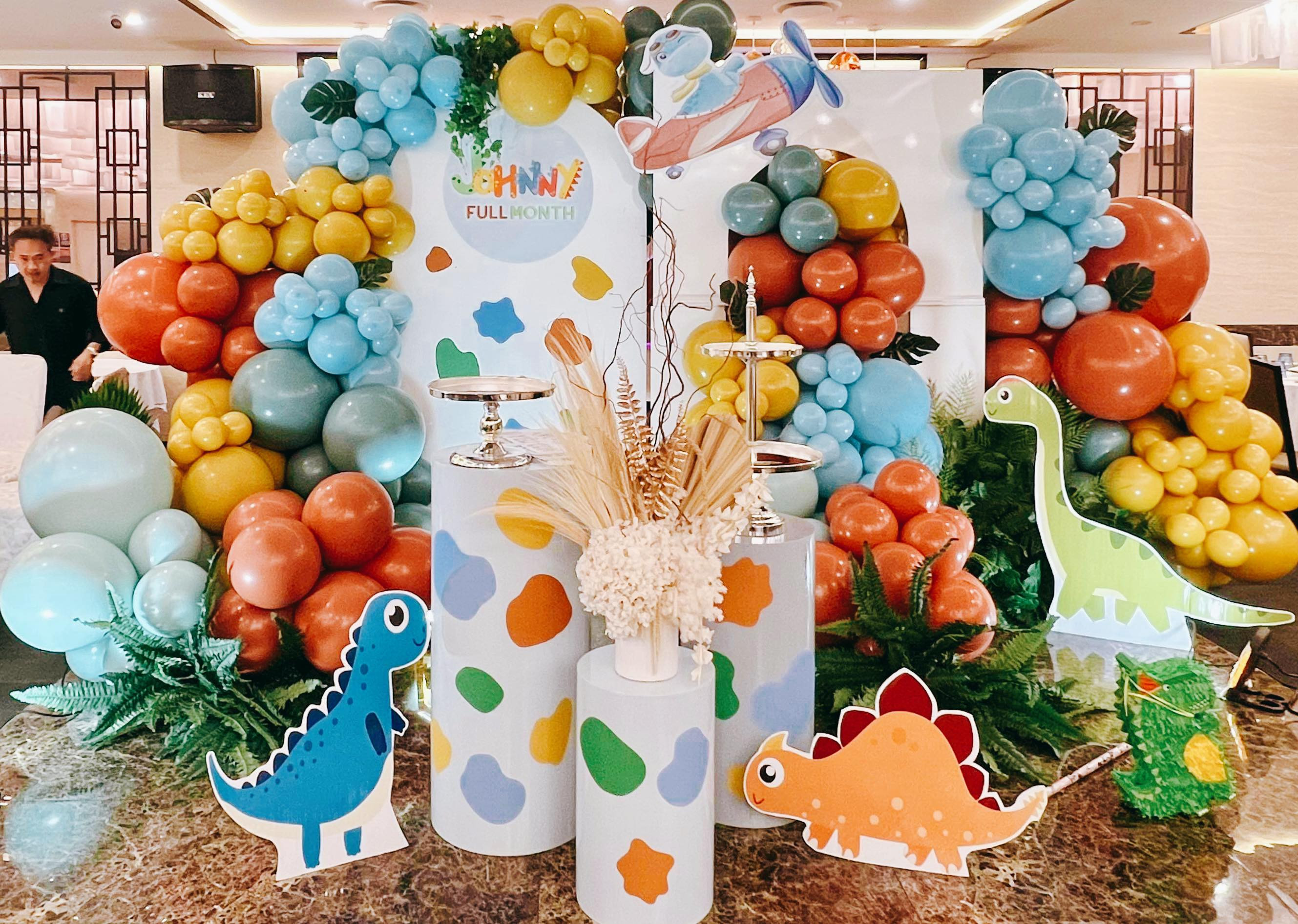 johnny-full-month-dinosaur-theme