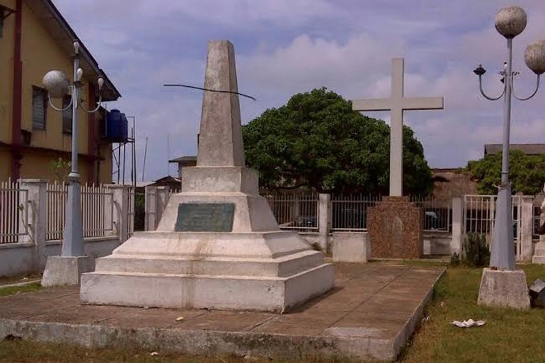 Monuments in Lagos: Agiya Tree Monument