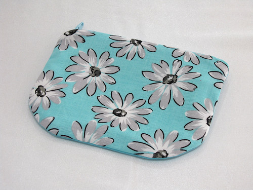 Mini Aqua Daisies Pouch | Willow Ranch