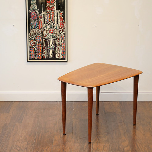 Solid teak Trapezoid coffee table by Peter Hvidt | bananalab