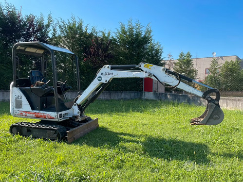 BOBCAT 323 anno 2005 ore 3300 carro allargabile (VENDUTO) | Noveusato