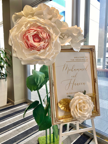 Pretty Welcome sign | Giant Flowers Au