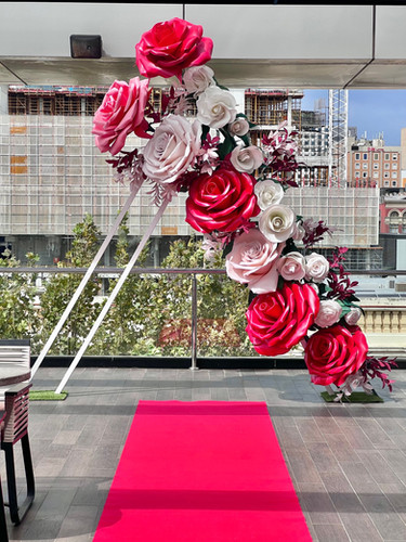 “Majestic Roses Passage” Ceremony Arch | Giant Flowers Au