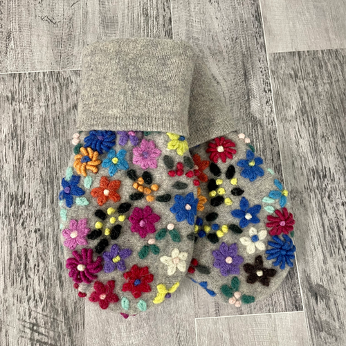 Fancy Flowered Mittens | woodandwool