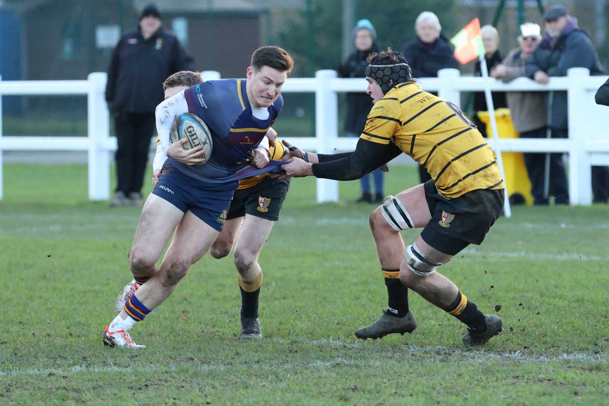 Cobham leave it late to defeat Cornish is thriller