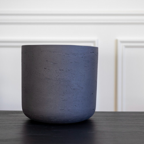 Roy Pot in Textured Black | Eleven Gardens