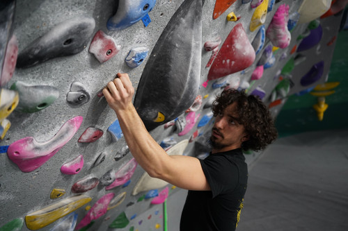 Maximum Finger Strength: A Hangboarding Guide for the V4 - V8 Climber ...