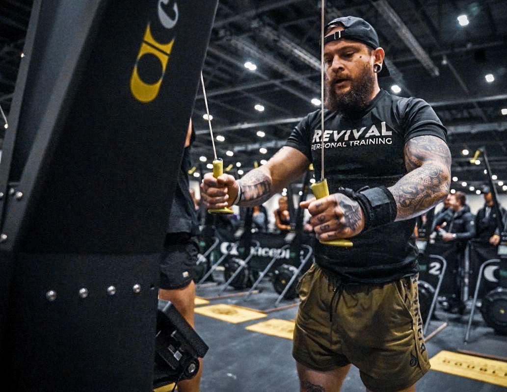 How a Personal Trainer Can Boost Your HYROX Performance