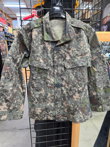 South Korean Unissued Army Pixelated Camo Granite B Top | colessurplus